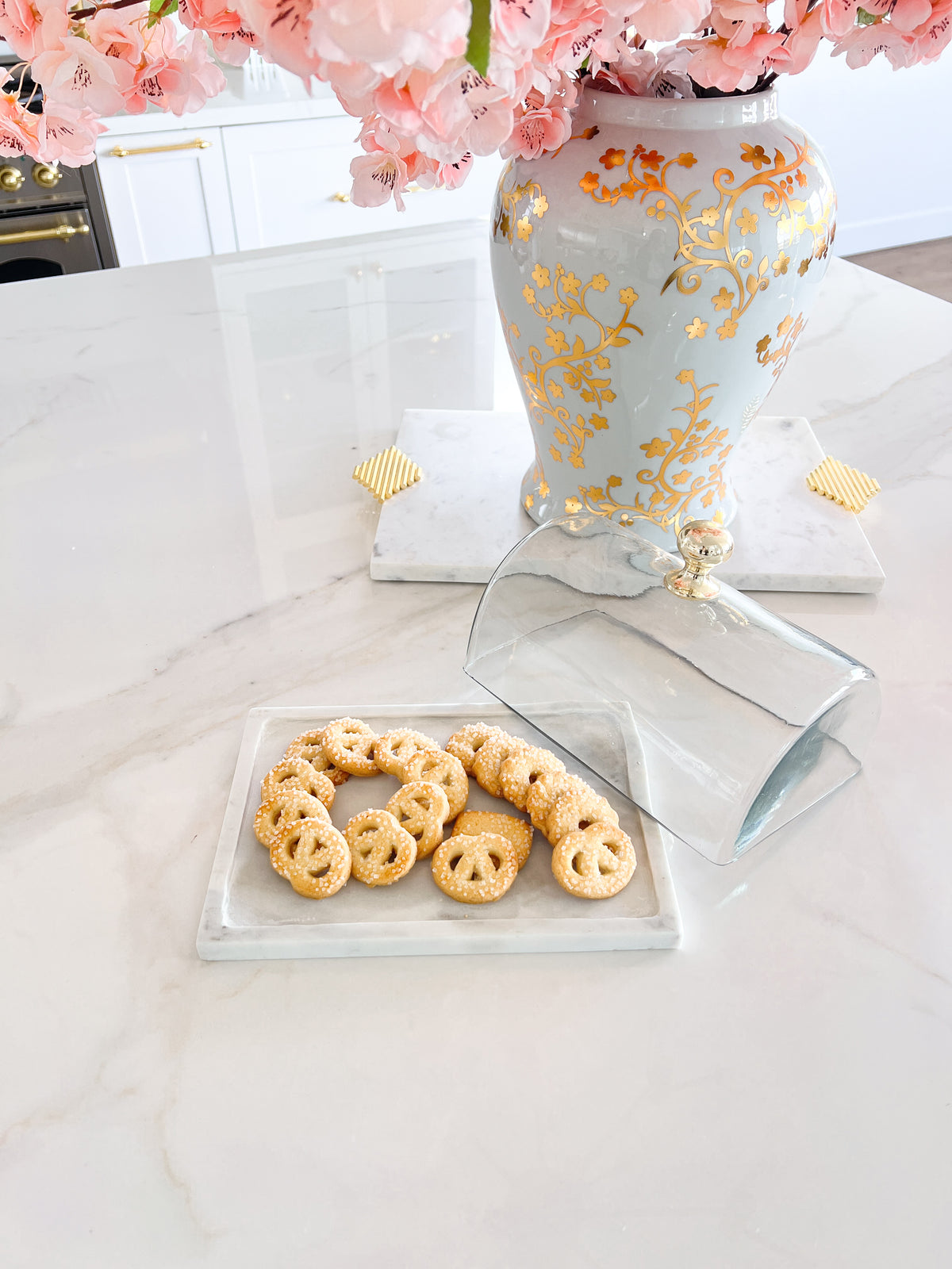 Marble Cake Tray with Gold Glass Dome | HTS DECOR