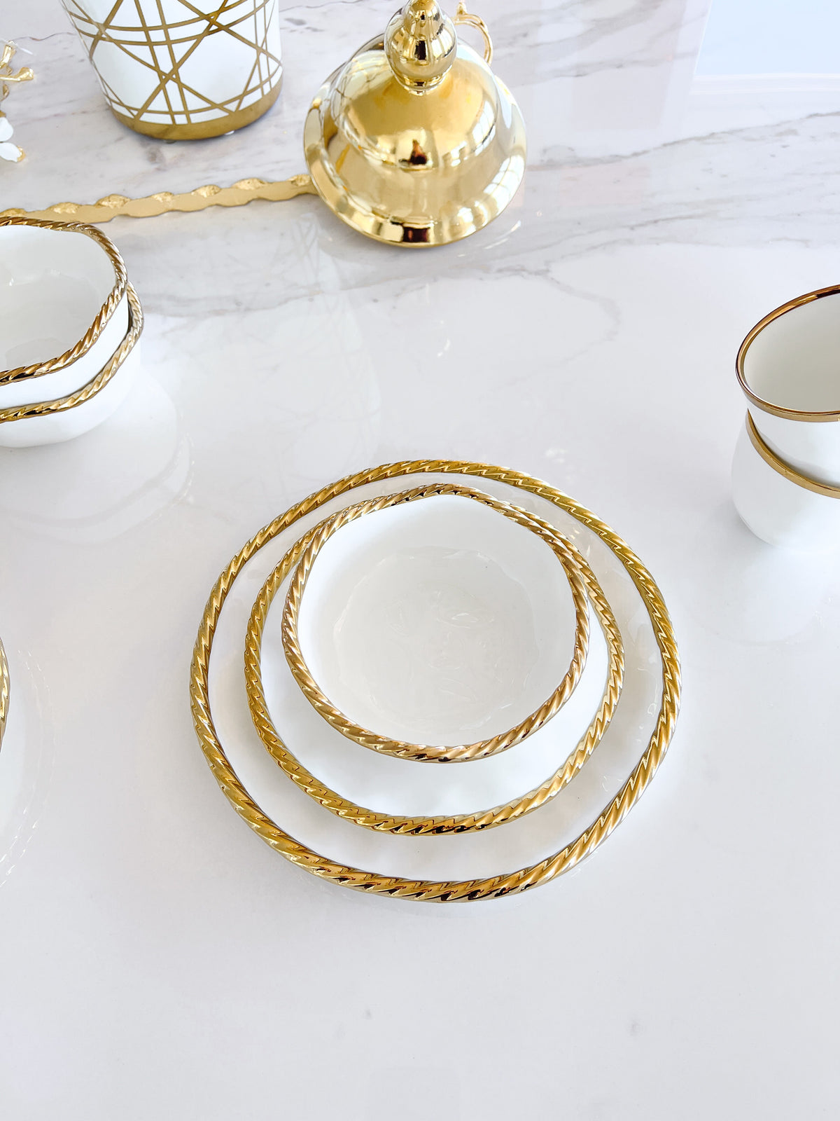 White With Gold Twisted Rope Dinnerware | HTS DECOR