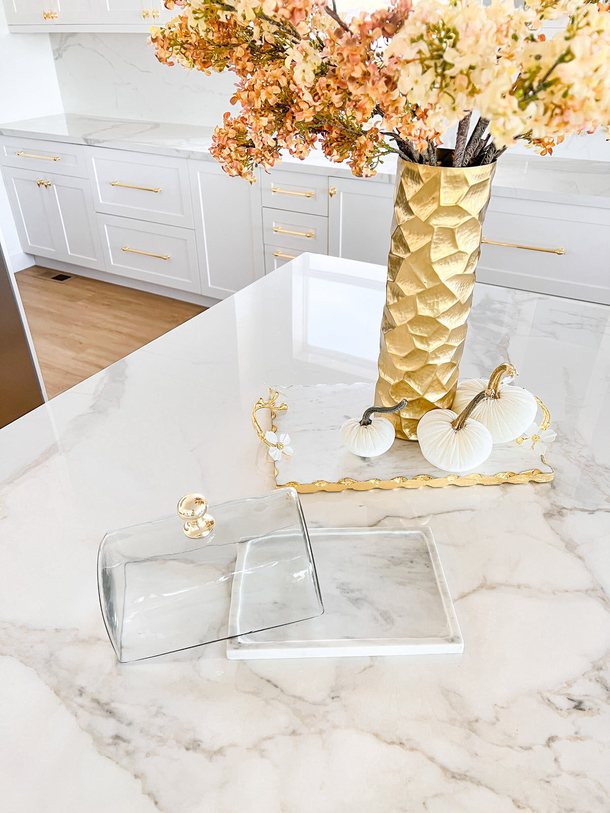 Marble Cake Tray with Gold Glass Dome | HTS DECOR